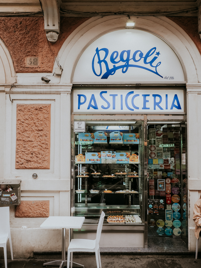 羅馬人的早餐：1916年創立的老牌烘焙坊 Regoli Pasticceria 生乳包 - FLAT43